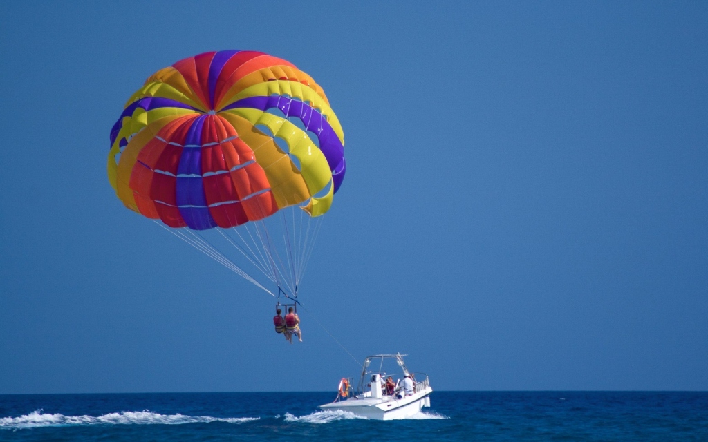 7 Best Places for Parasailing in India - Hotel Dekho